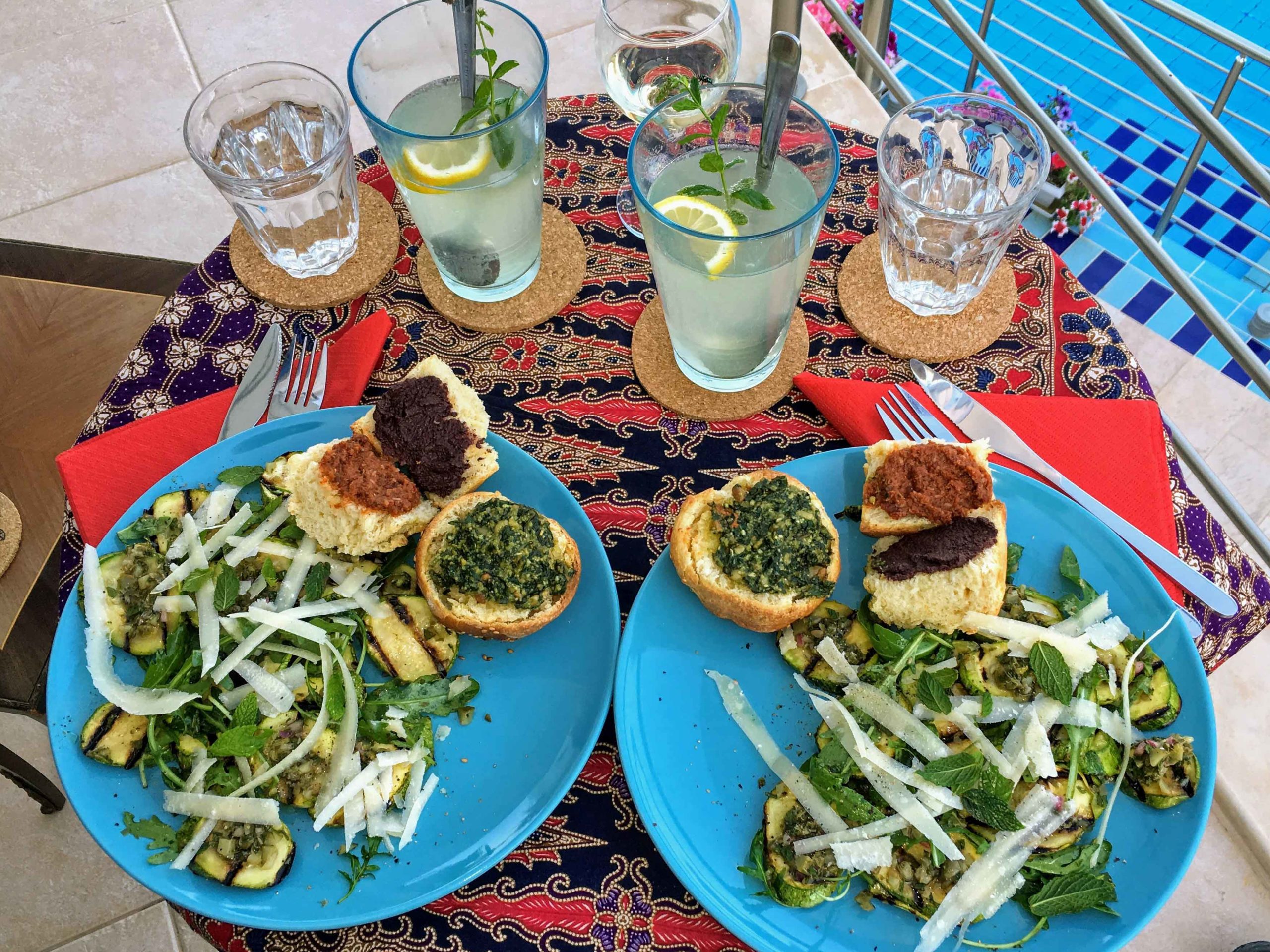 Al fresco eating in Crete - Panokosmos - Great food and drink